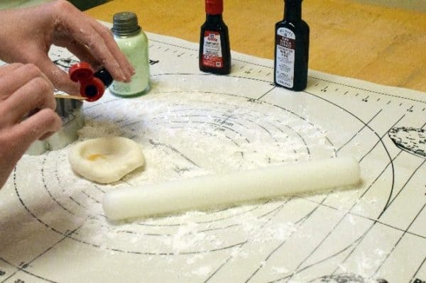 Fondant Decorating Tips for Beginners | R&M International