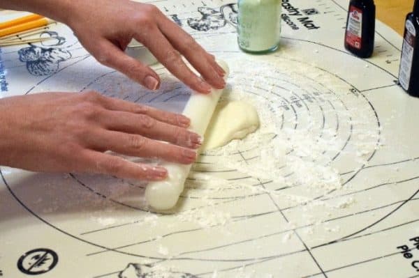 Fondant Decorating Tips for Beginners | R&M International