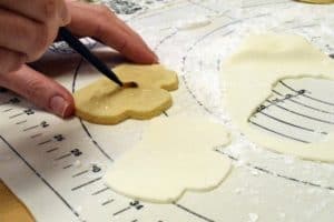 Fondant Decorating Tips for Beginners | R&M International